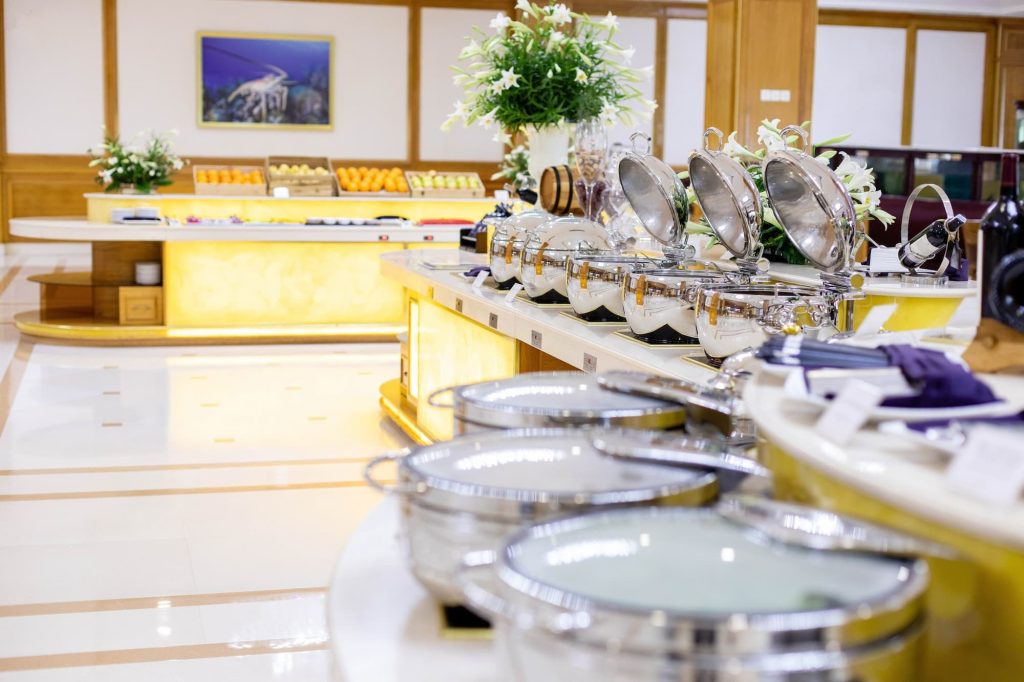 Hearty buffet party at Long Bien Palace restaurant - Long Bien Palace